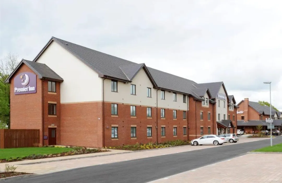 Premier Inn Premier Inn Redditch North: 3 star Hotel with a Minimum ...