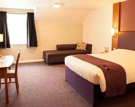 Premier Inn Premier Inn Redditch North: 3 star Hotel with a Minimum ...